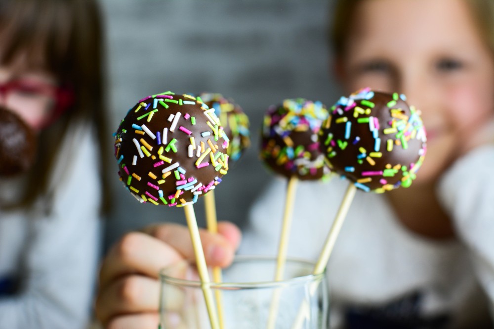 Cake Pop Recipe: A Delicious Treat - Little Passports